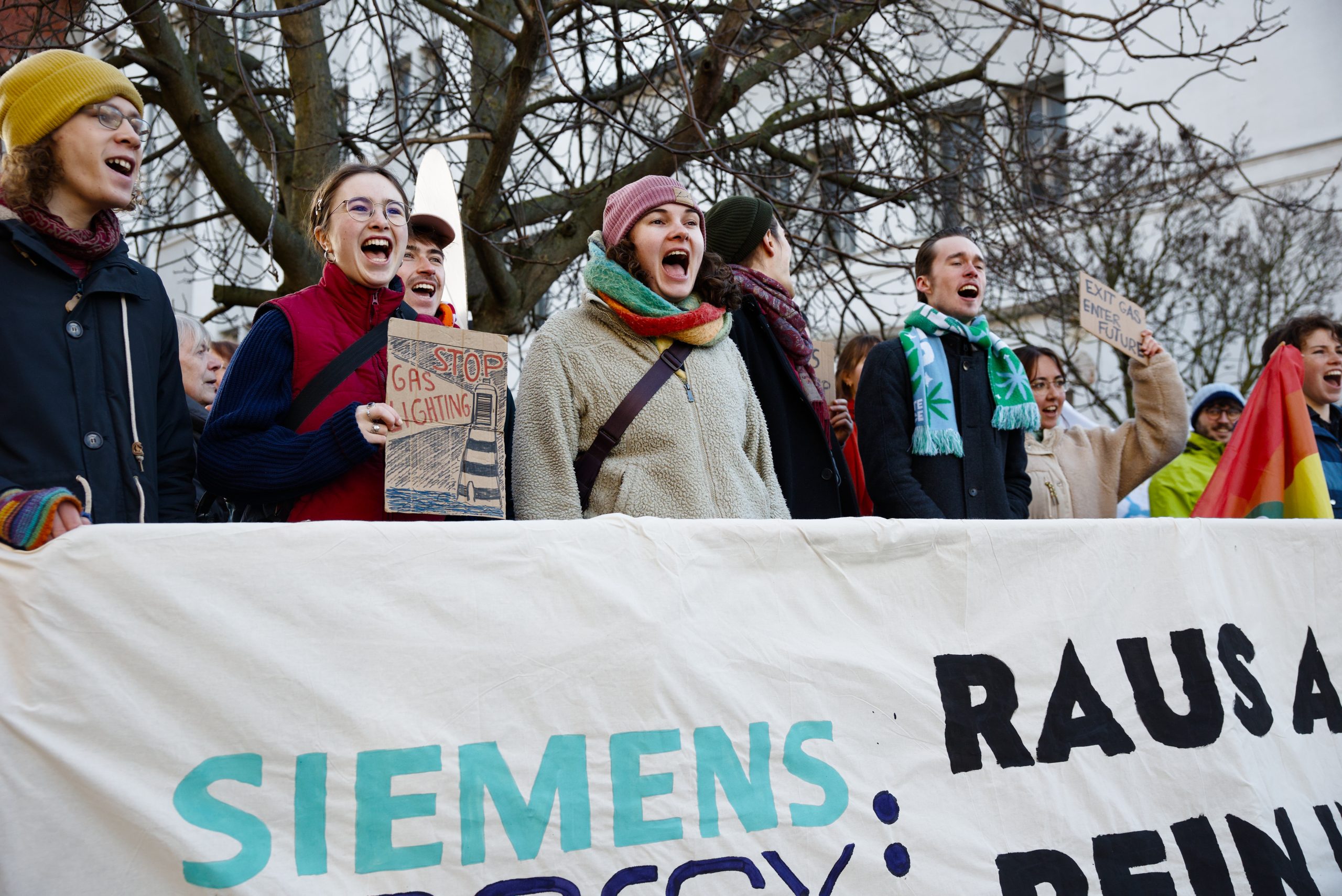 Siemens Energy faces civil society pressure over fossil gas expansion betting on data centre ...